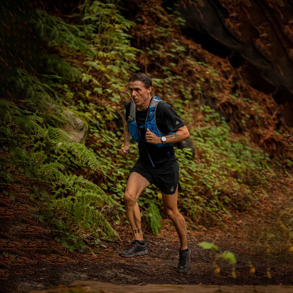 Ultimate Direction Race 6.0 Hydration Vest - Hike & Camp